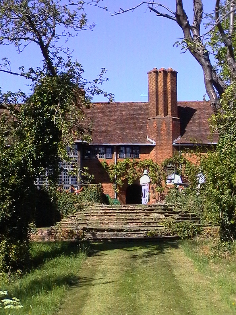 The Red Cliff of Surrey Virtual Tour | Lutyens Trust America